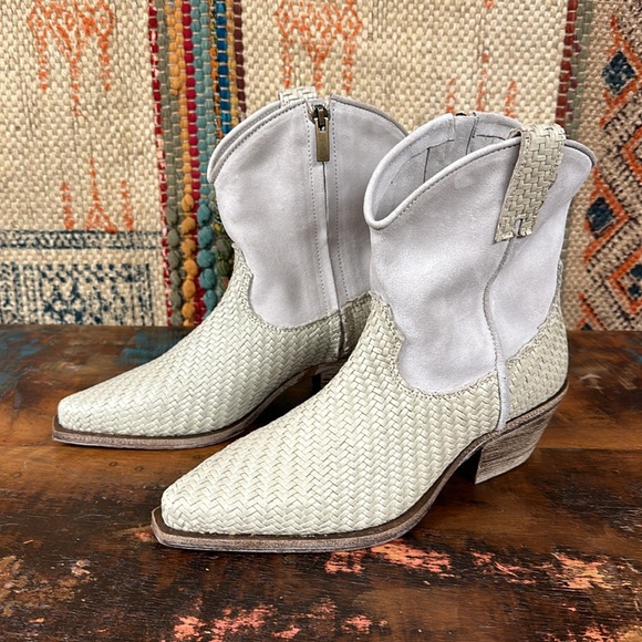 Sundance | Shoes | Sojourner Western Boots In Soft Offwhite Suede And ...